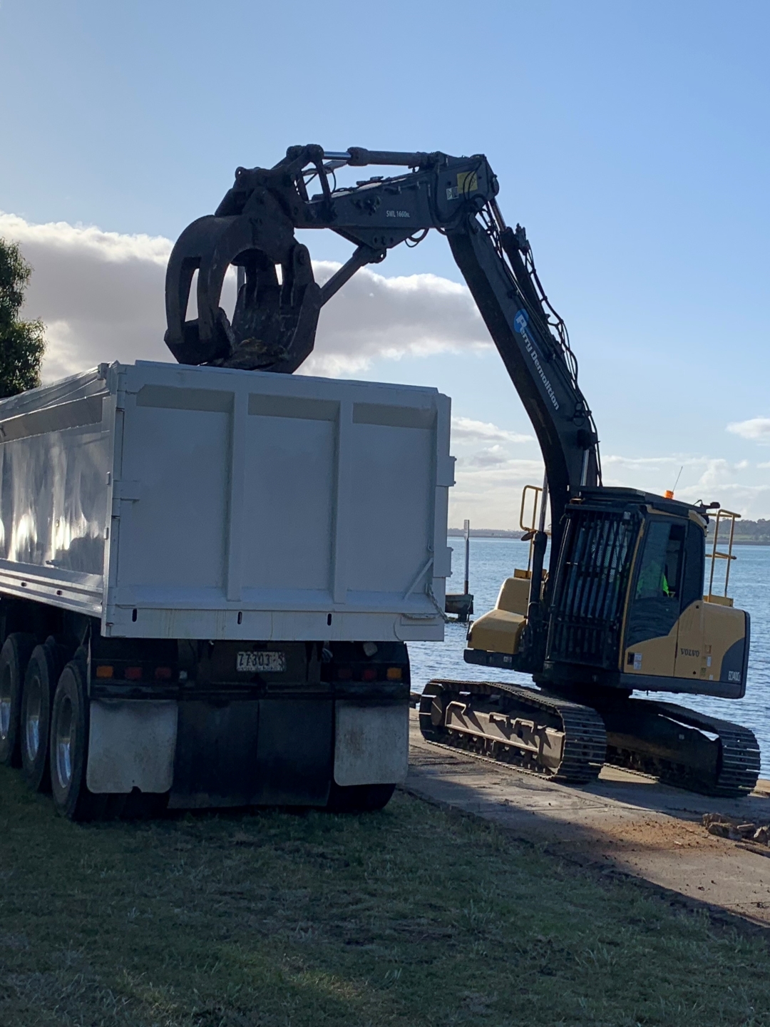 Demolition Plant & Machinery Hire Geelong - Perry Demolition